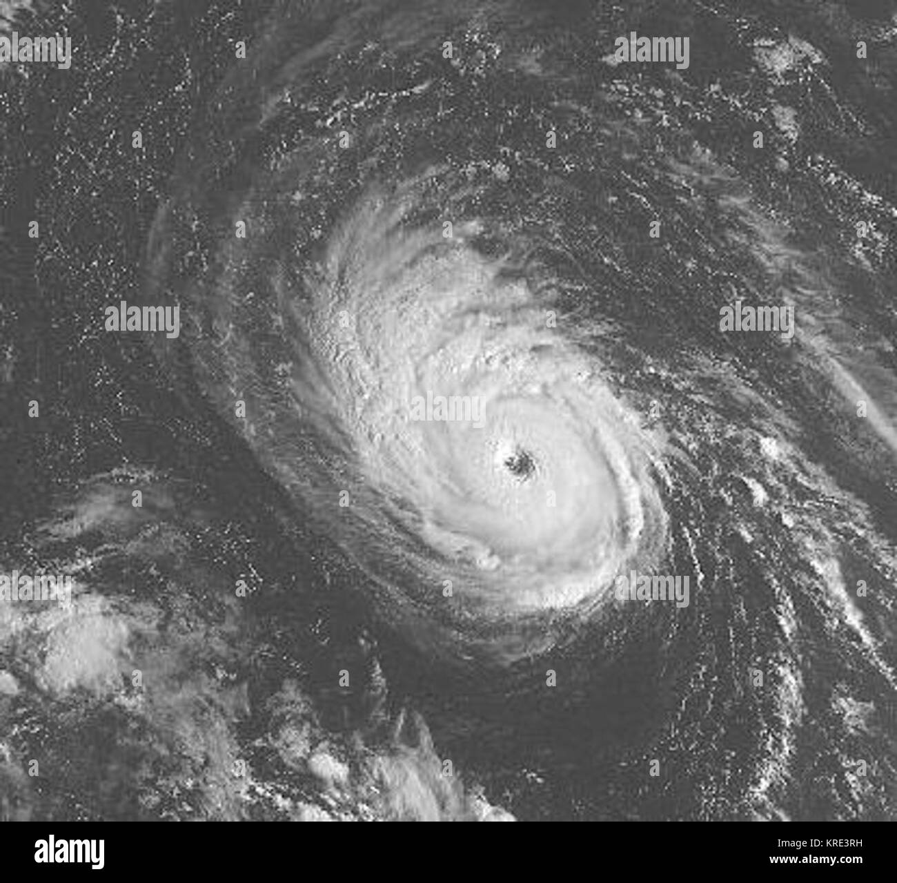 Hurricane Isaac 28200029 GOES 9-28-00 Stock Photo - Alamy