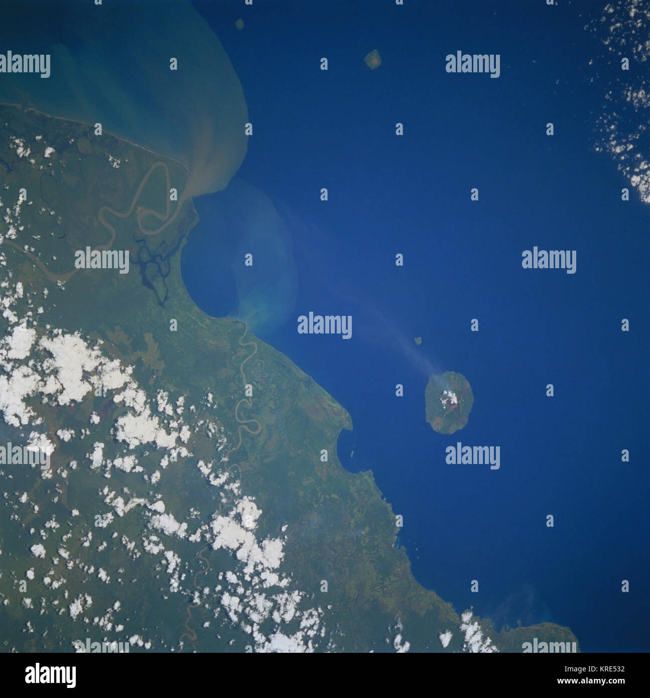 Manam volcano hi-res stock photography and images - Alamy