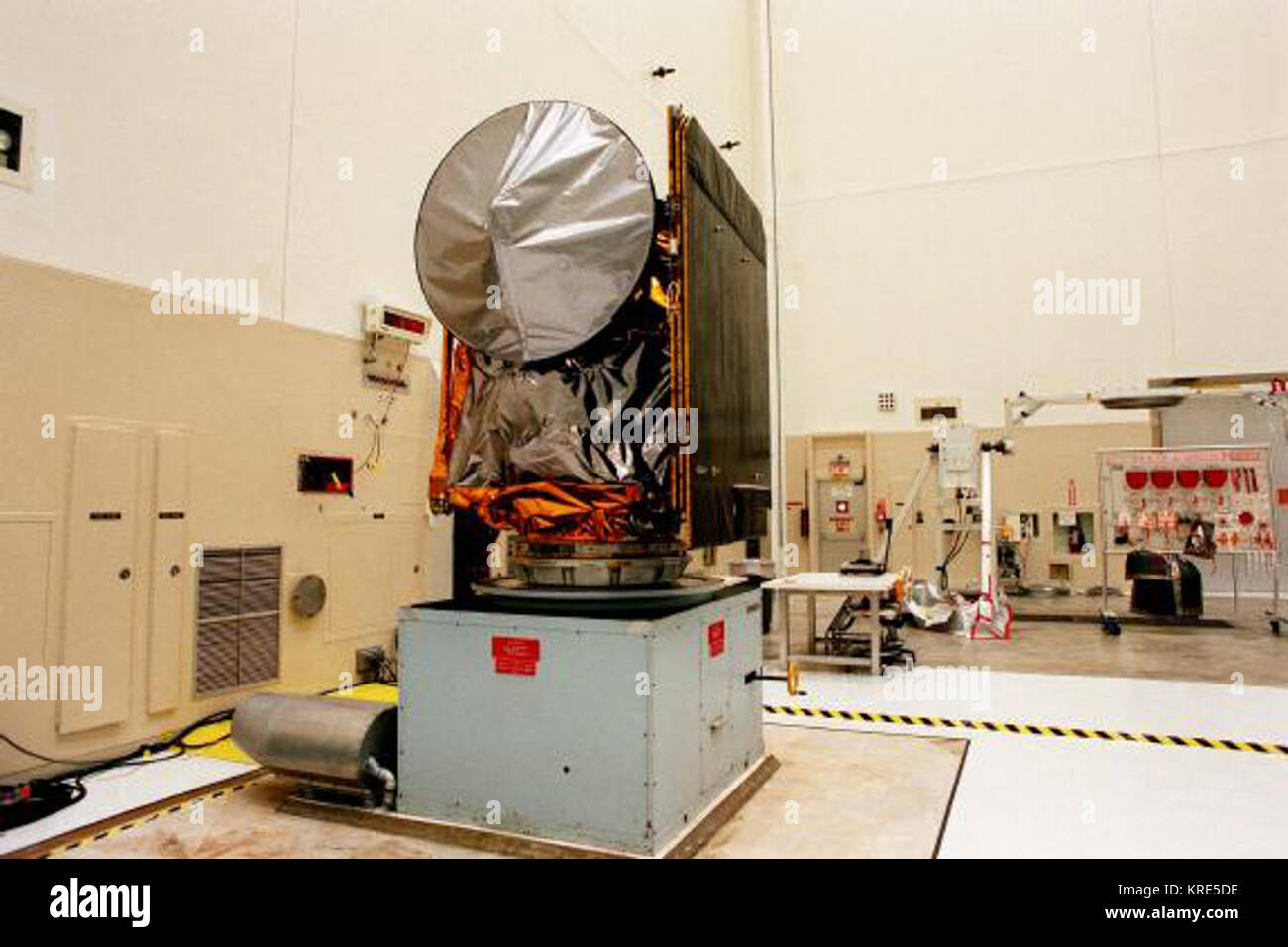 Mars Climate orbiter - awaiting spin test - mco9811165 Stock Photo - Alamy