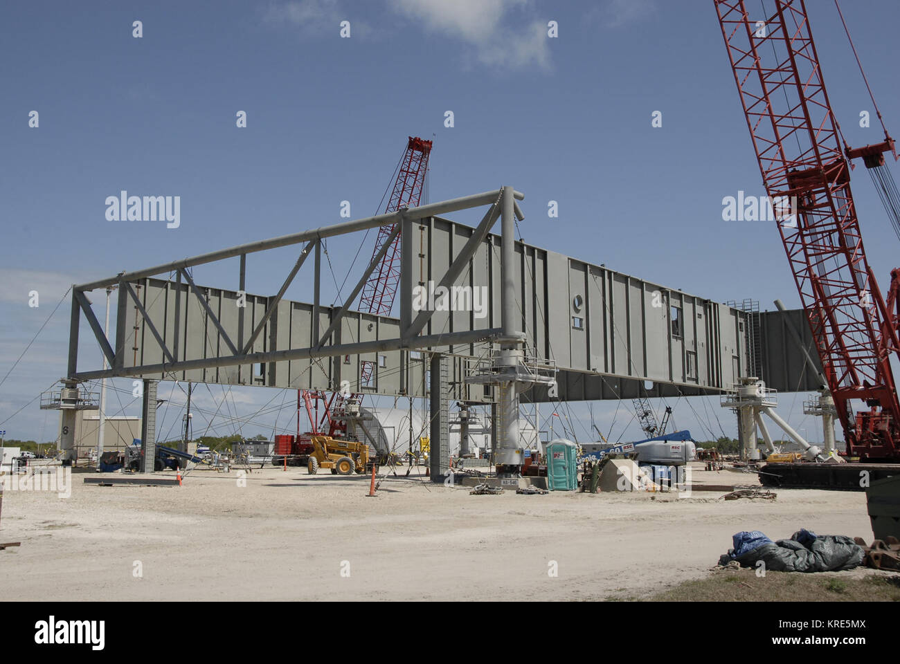 Mobile Launcher assembly 04 Stock Photo - Alamy
