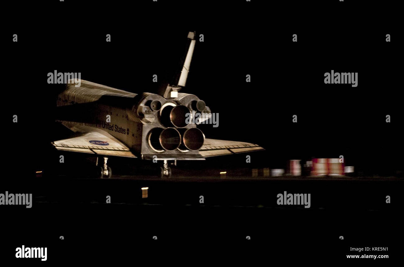 NASA shuttle Atlantis STS-135 final landing cropped Stock Photo - Alamy