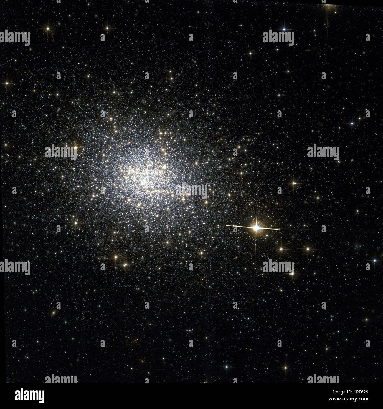 NGC 121 Hubble WikiSky Stock Photo - Alamy