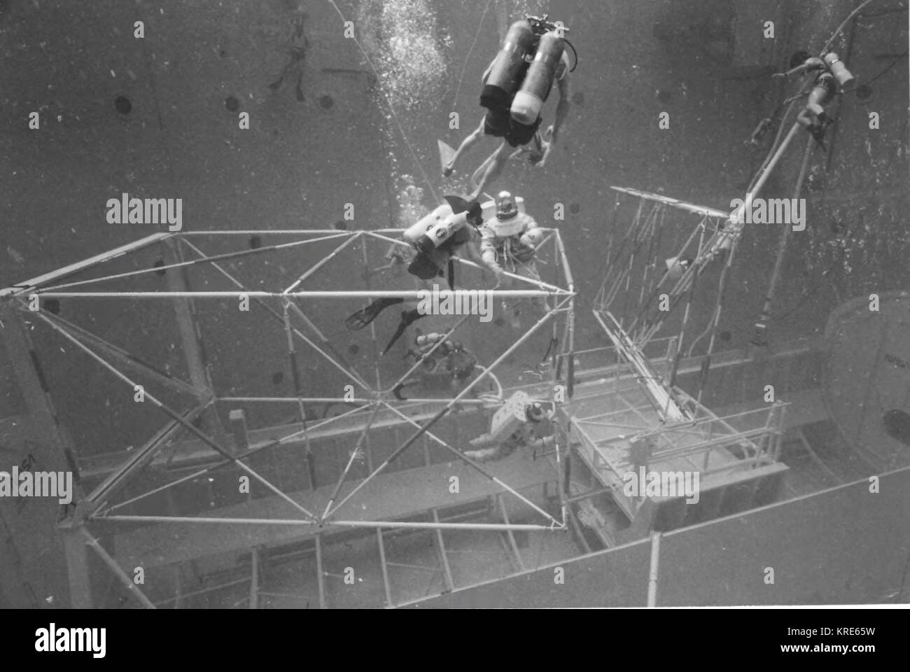 Neutral buoyancy hi-res stock photography and images - Alamy