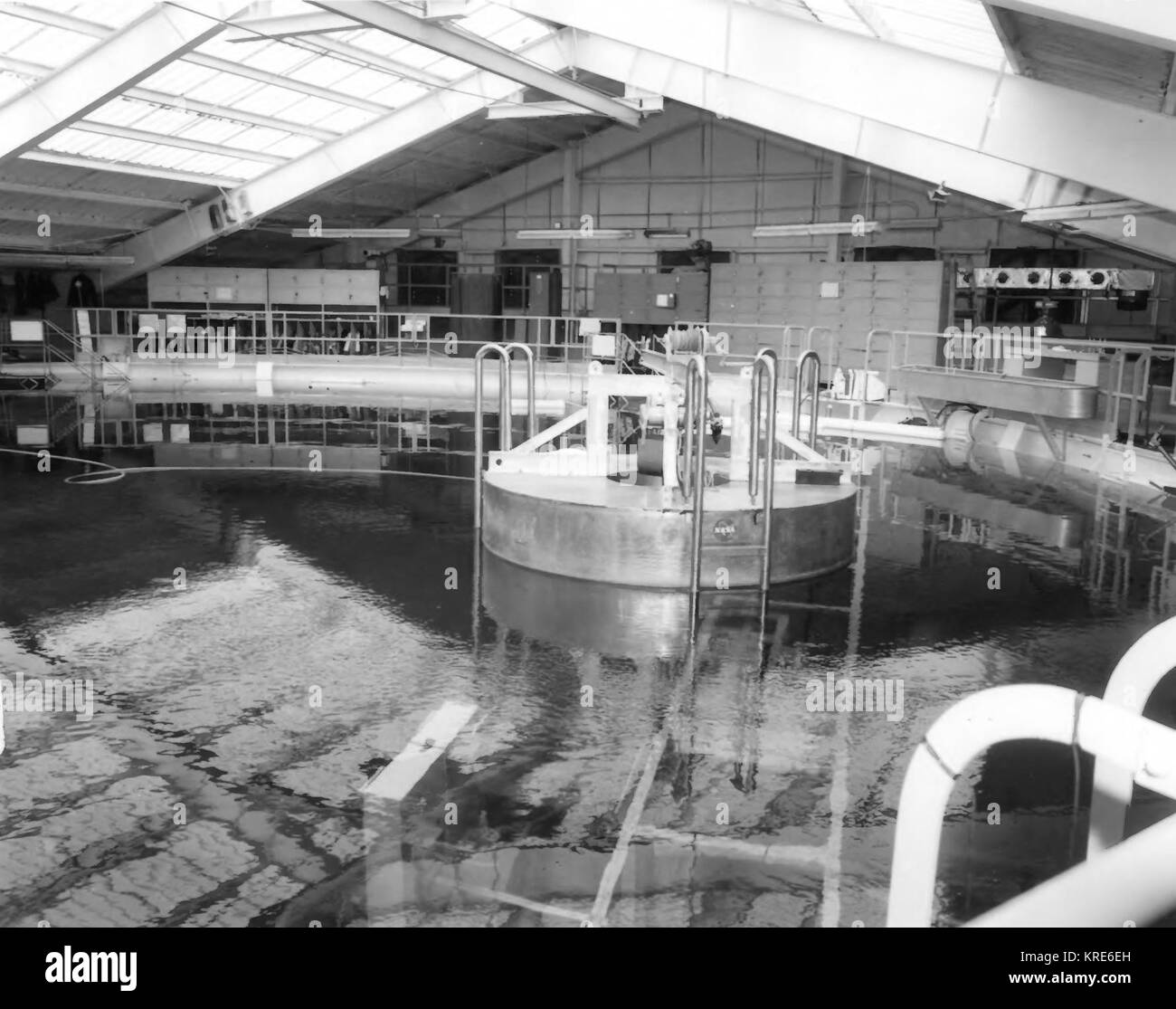 Neutral buoyancy nasa hi-res stock photography and images - Alamy