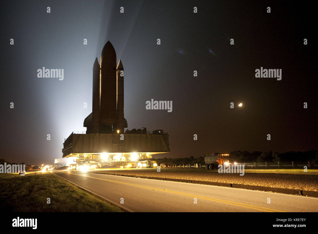 STS132 rollout Apr9 Stock Photo - Alamy