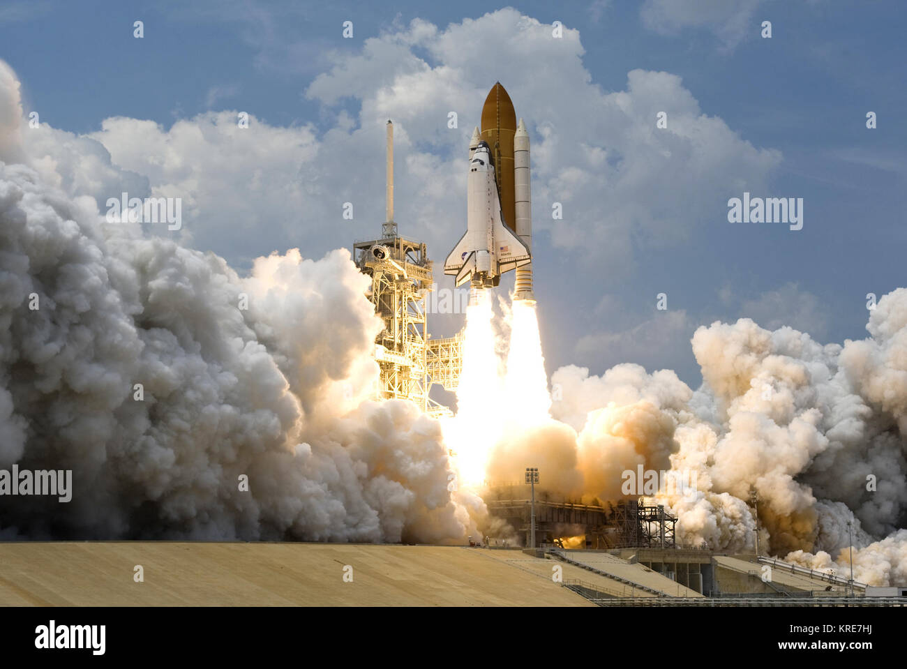 STS-125 Atlantis Liftoff 02 Stock Photo - Alamy