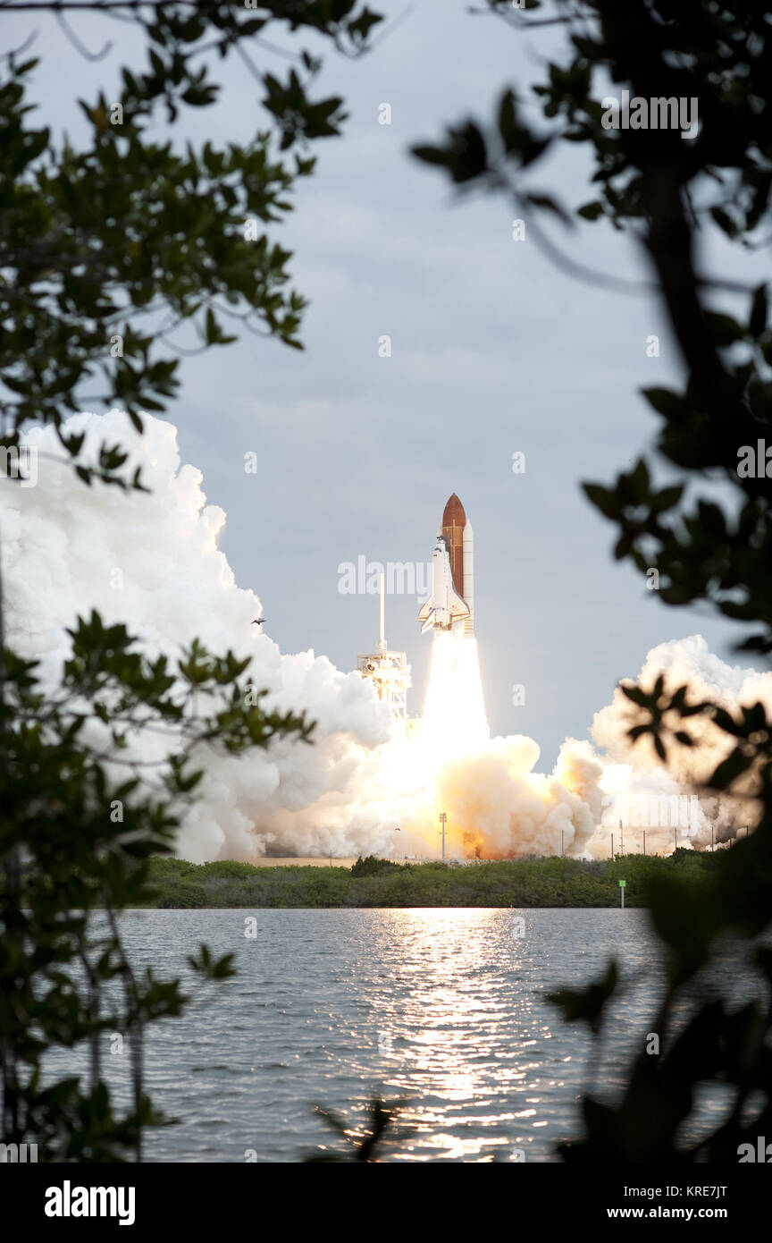 STS-134 launch 98 Stock Photo - Alamy