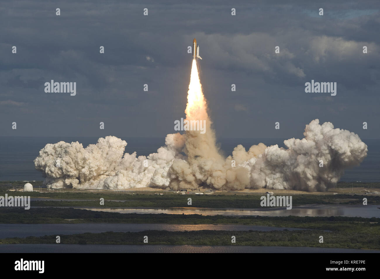 STS-129 Atlantis Launch 7 Stock Photo - Alamy