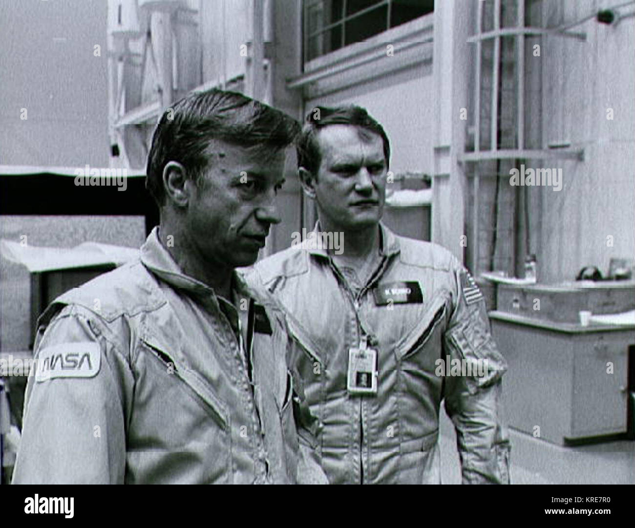 STS-6 - Weitz i Bobko. S82-41374 Stock Photo - Alamy