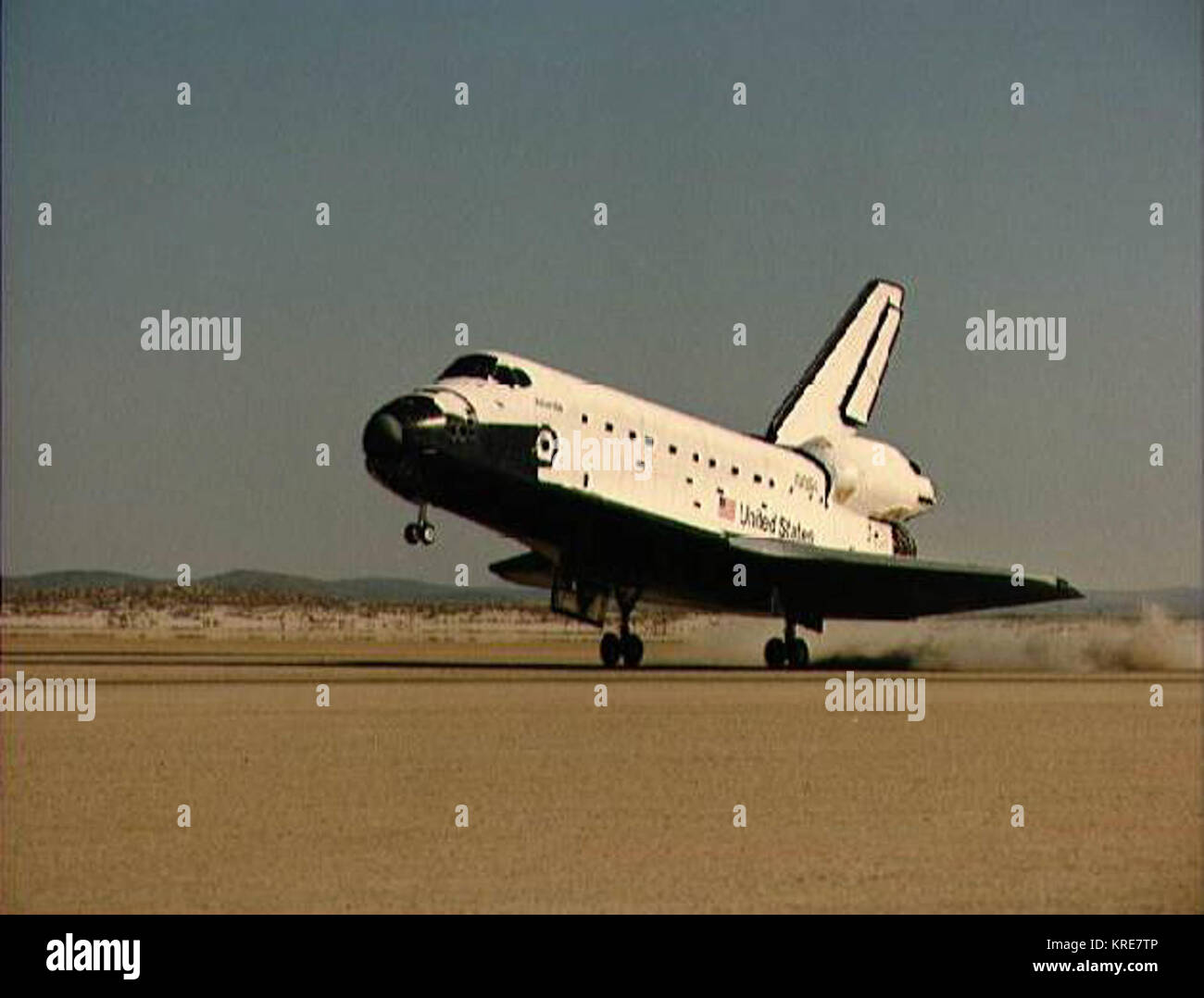 STS51J Atlantis Landing Stock Photo - Alamy