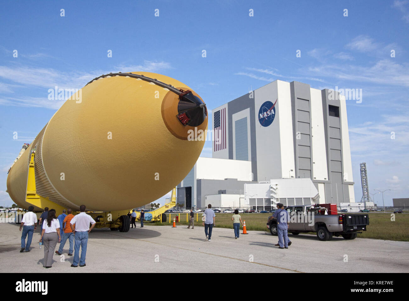 STS-135 External Tank ET-138 in front of the VAB Stock Photo - Alamy
