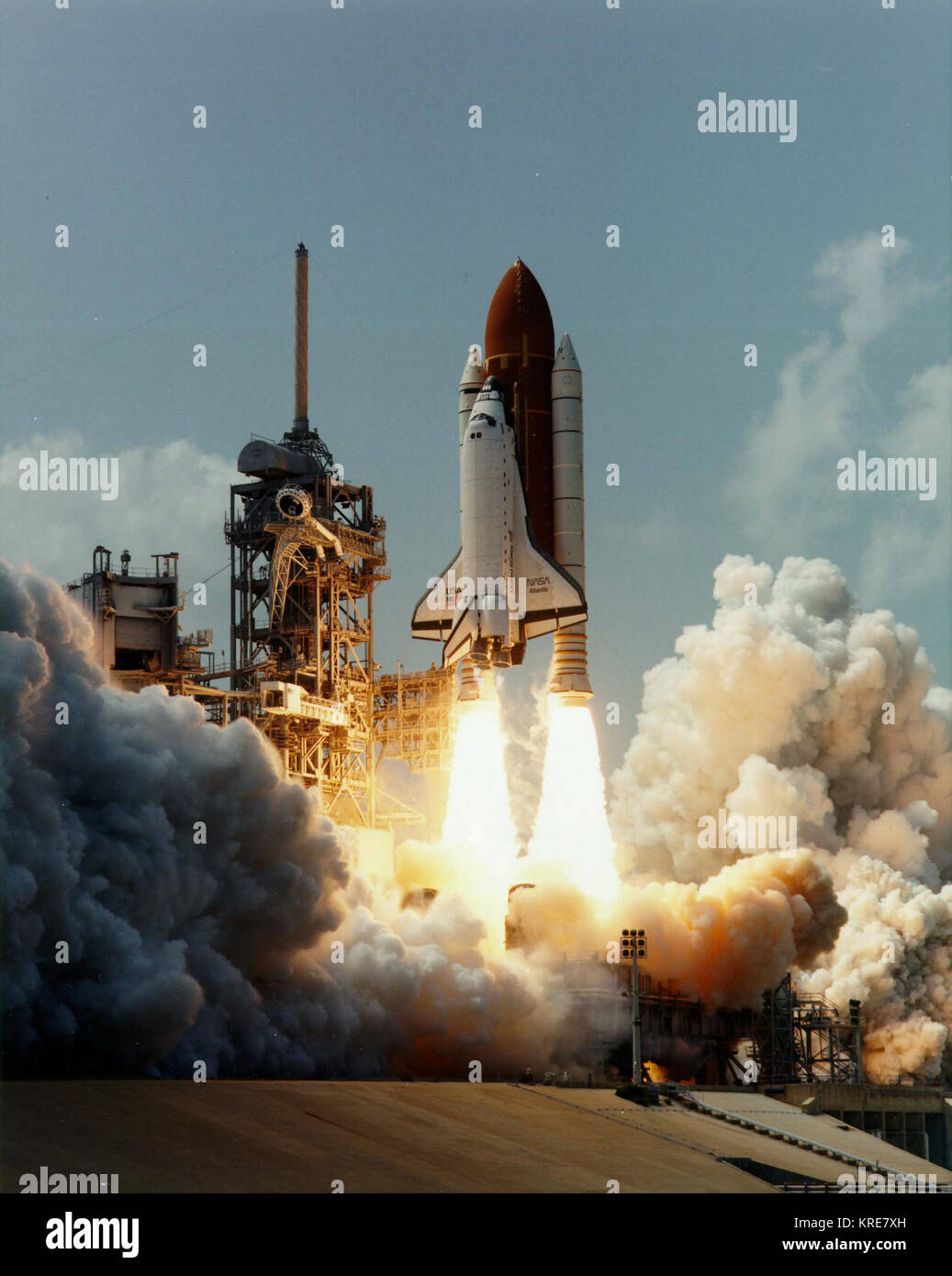 Shuttle mir docking mission hi-res stock photography and images - Alamy