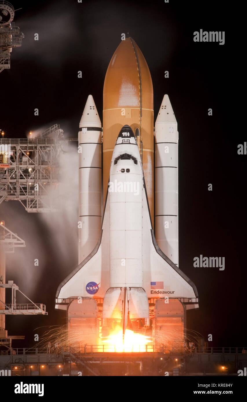 STS-130 launching 1 Stock Photo - Alamy