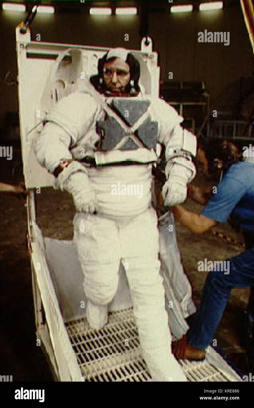 Sts 2 hi-res stock photography and images - Alamy