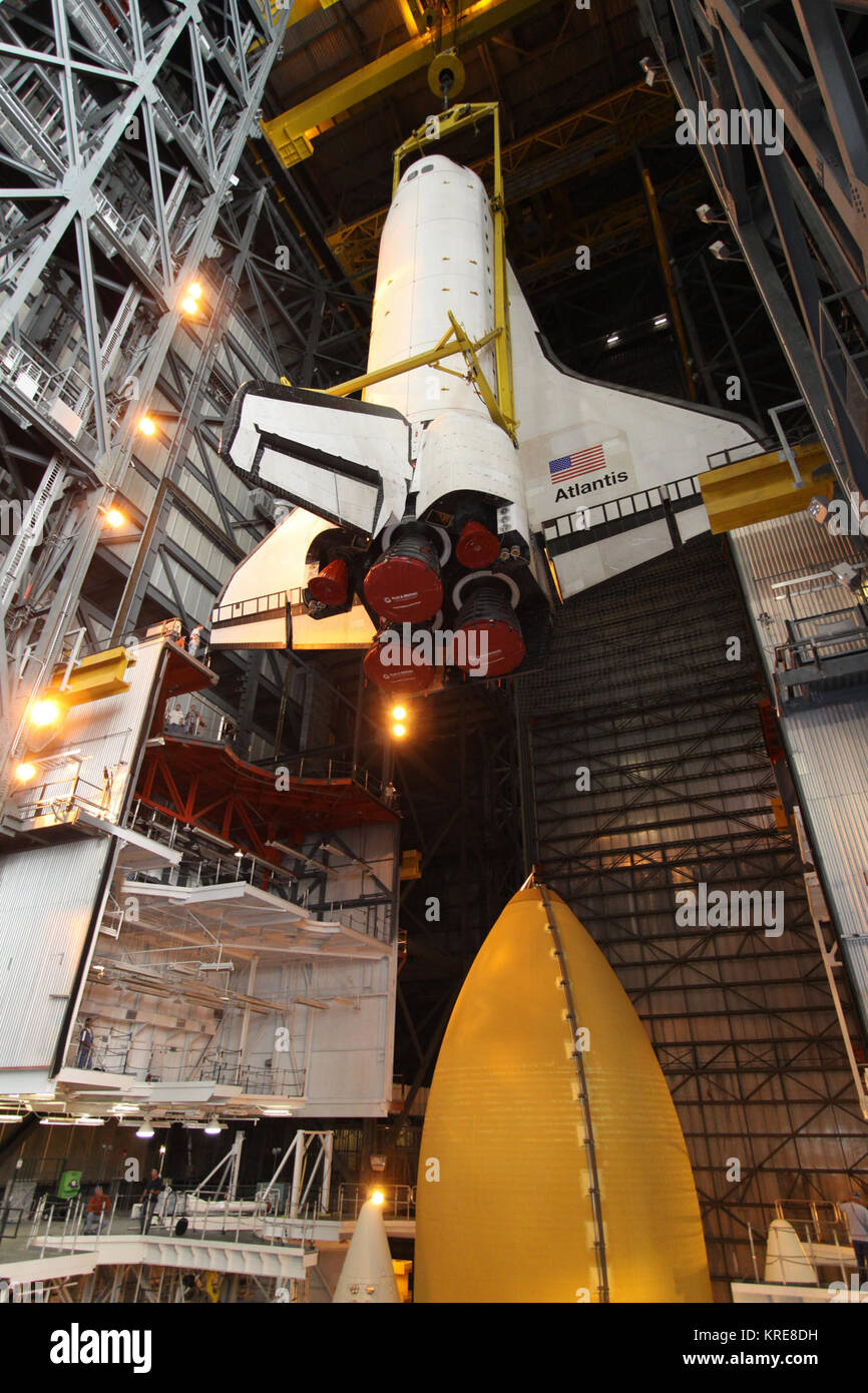 STS-129 Orbiter Atlantis Sling 3 Stock Photo - Alamy