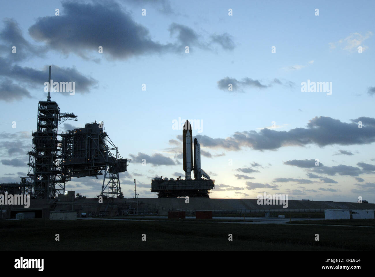 Space shuttle stack hi-res stock photography and images - Alamy