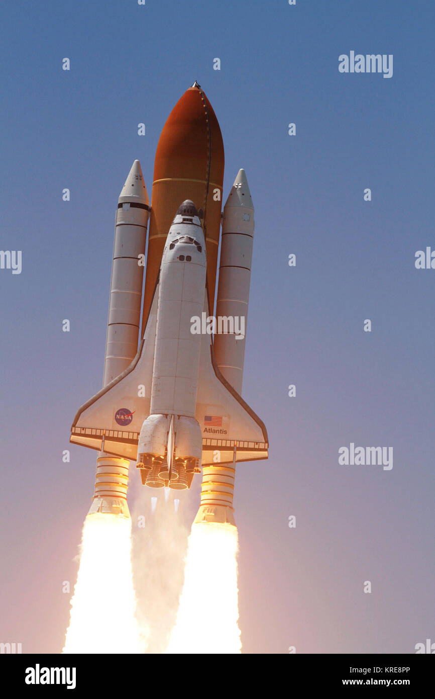 Space shuttle space station hi-res stock photography and images - Alamy