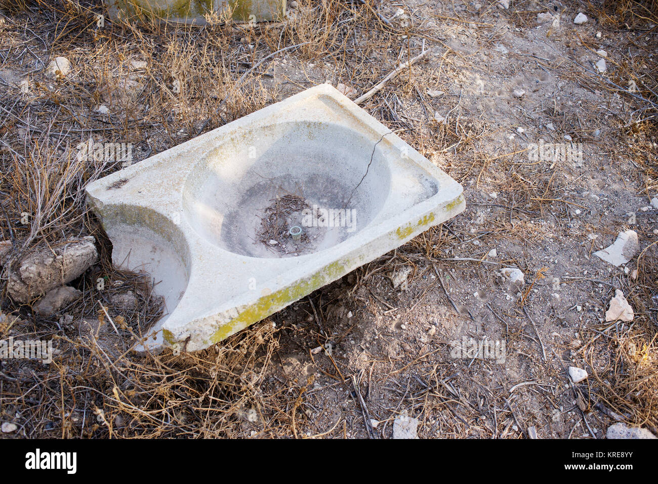 Broken sink hi-res stock photography and images - Alamy