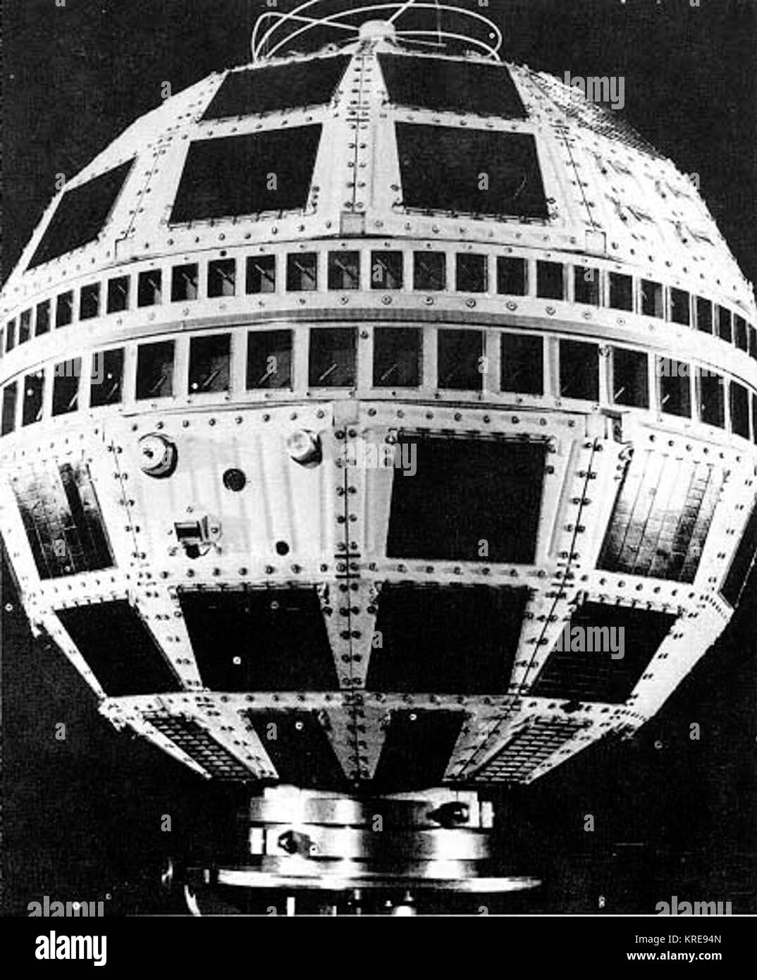Communications satellite telstar hi-res stock photography and images ...