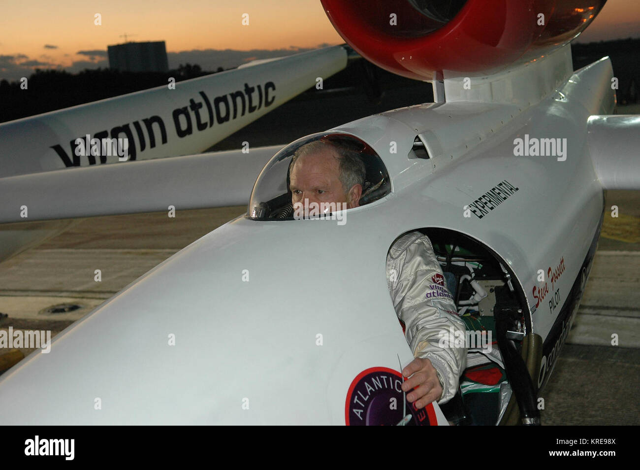 Steve Fossett in GlobalFlyer cockpit 1 Stock Photo - Alamy