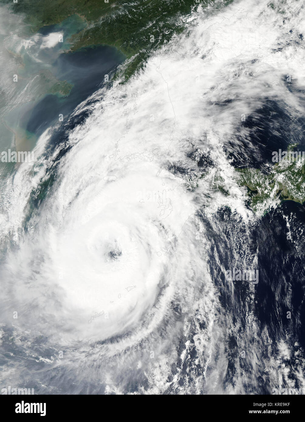 Typhoon rusa hi-res stock photography and images - Alamy