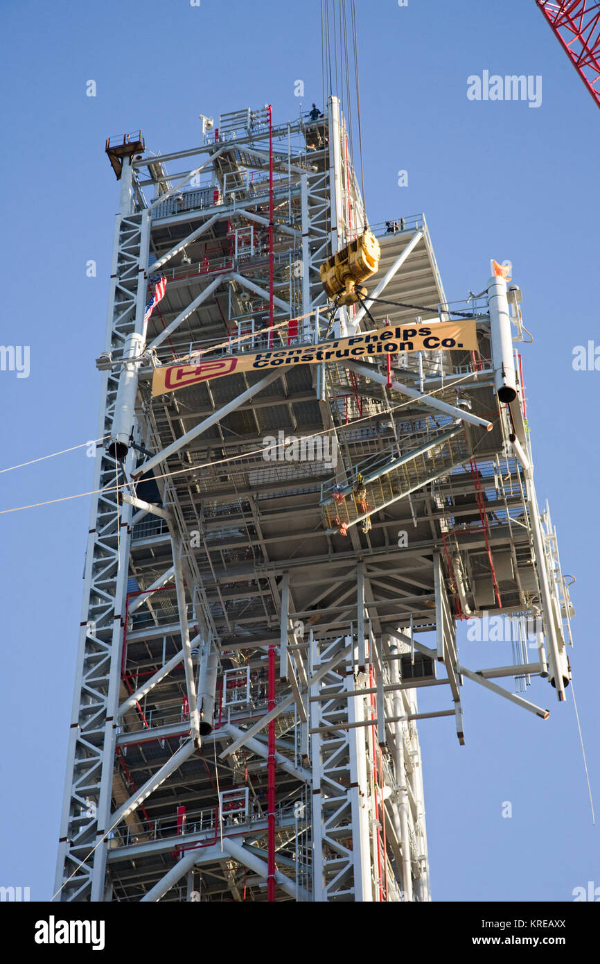 Mobile Launcher assembly 21 Stock Photo - Alamy