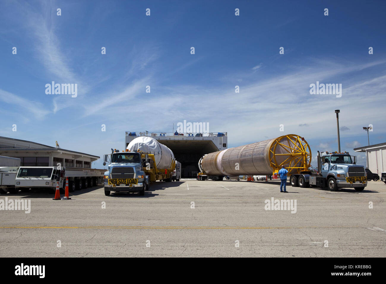 Atlas V booster offload CCAFS Stock Photo - Alamy