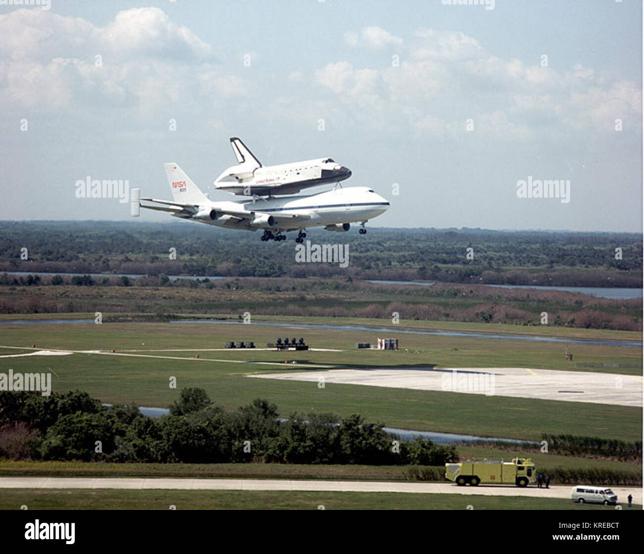 Challenger returns to KSC with Shuttle Carrier Aircraft Stock Photo - Alamy