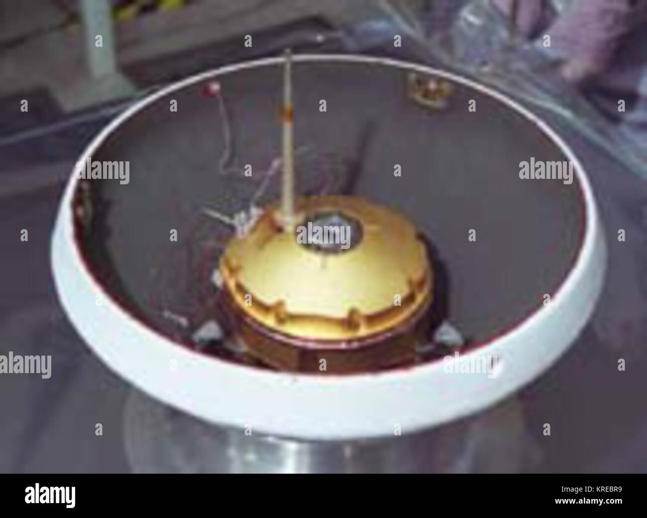 DS2 probe and heat shield 11/05/98 Photographer: B. Brown DS2 in ...