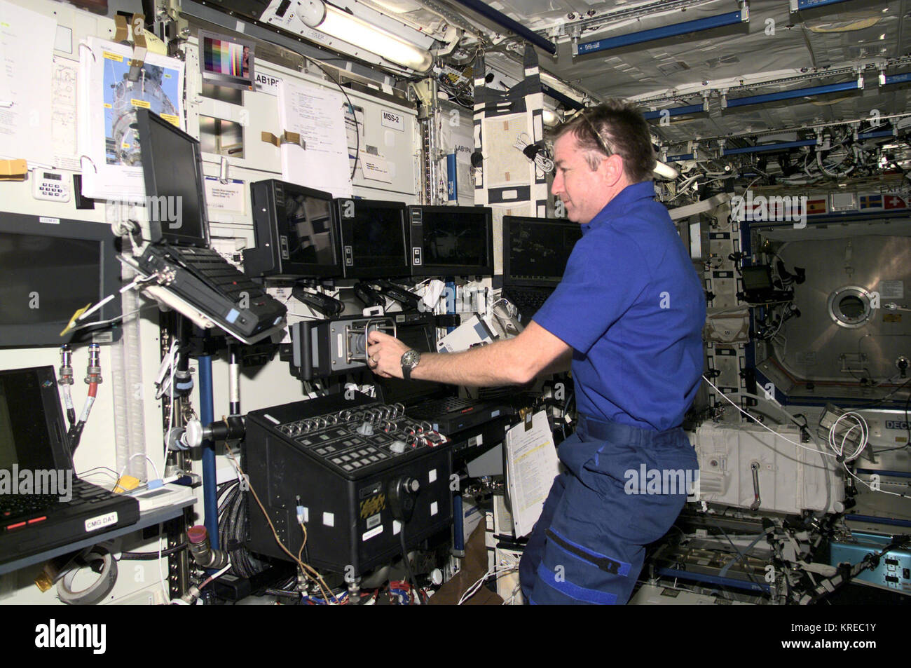 Canadarm hi-res stock photography and images - Alamy