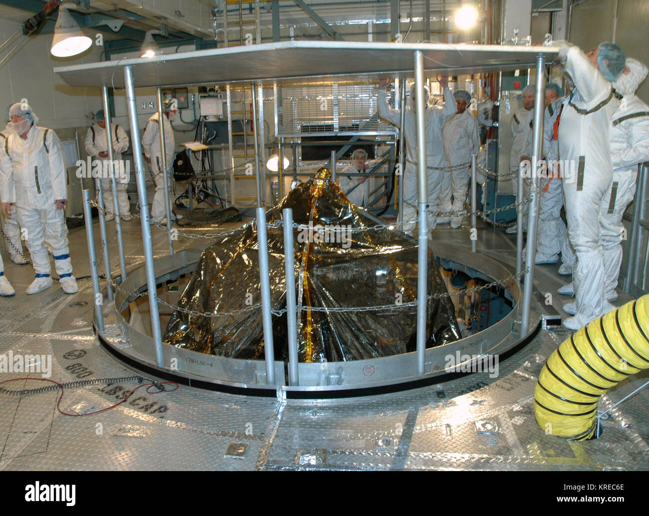 Errection of a protective screen above THEMIS preserve a clean-room ...