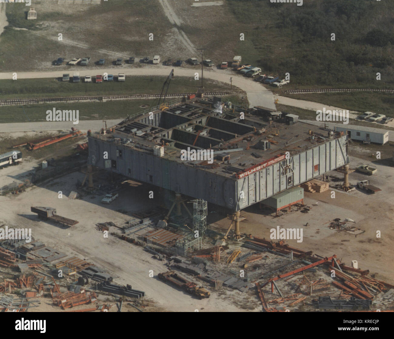 Construction of Shuttle-era Mobile Launcher Platform 1 (KSC-76C-2754 ...