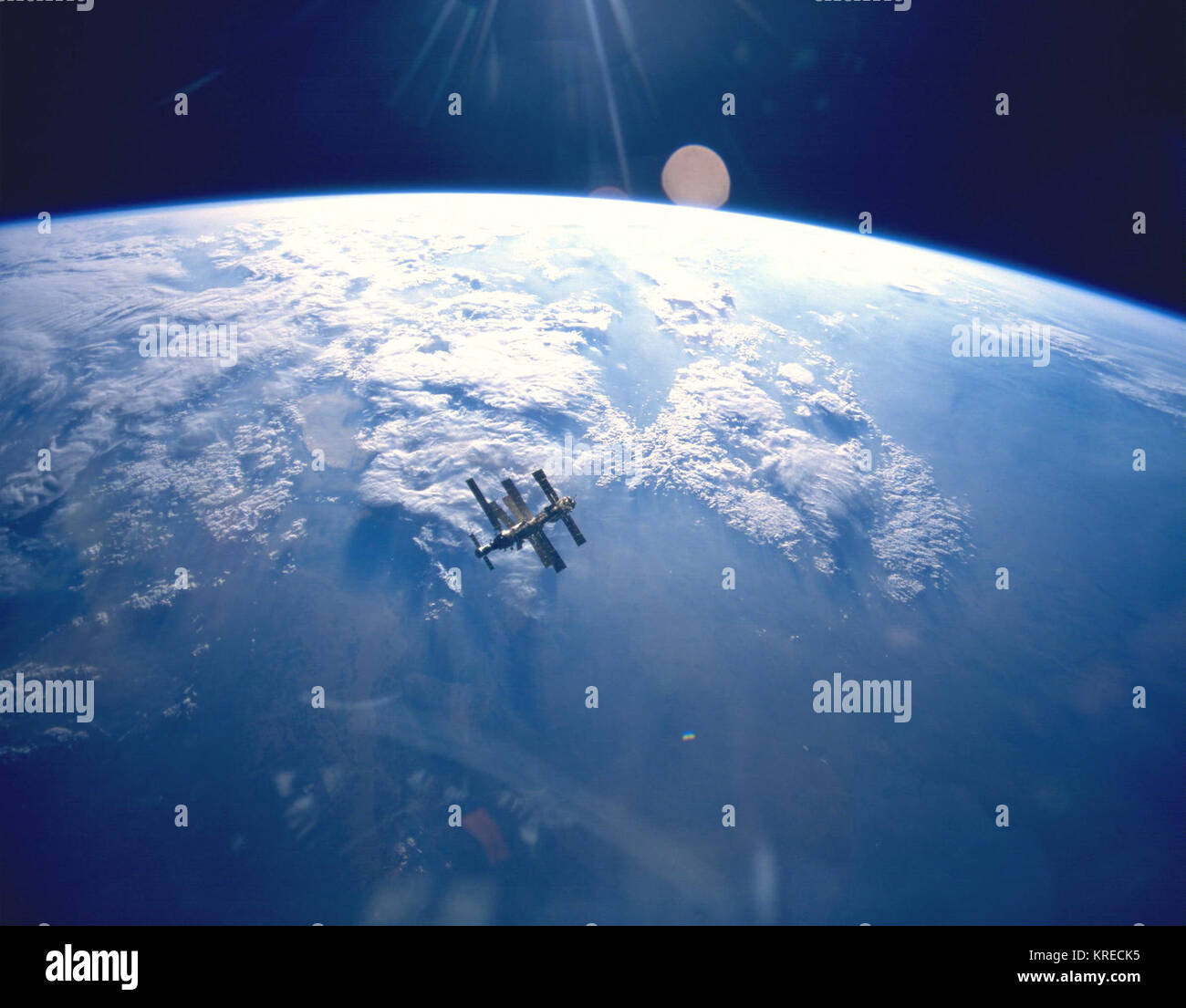 Earth & Mir (STS-71 Stock Photo - Alamy