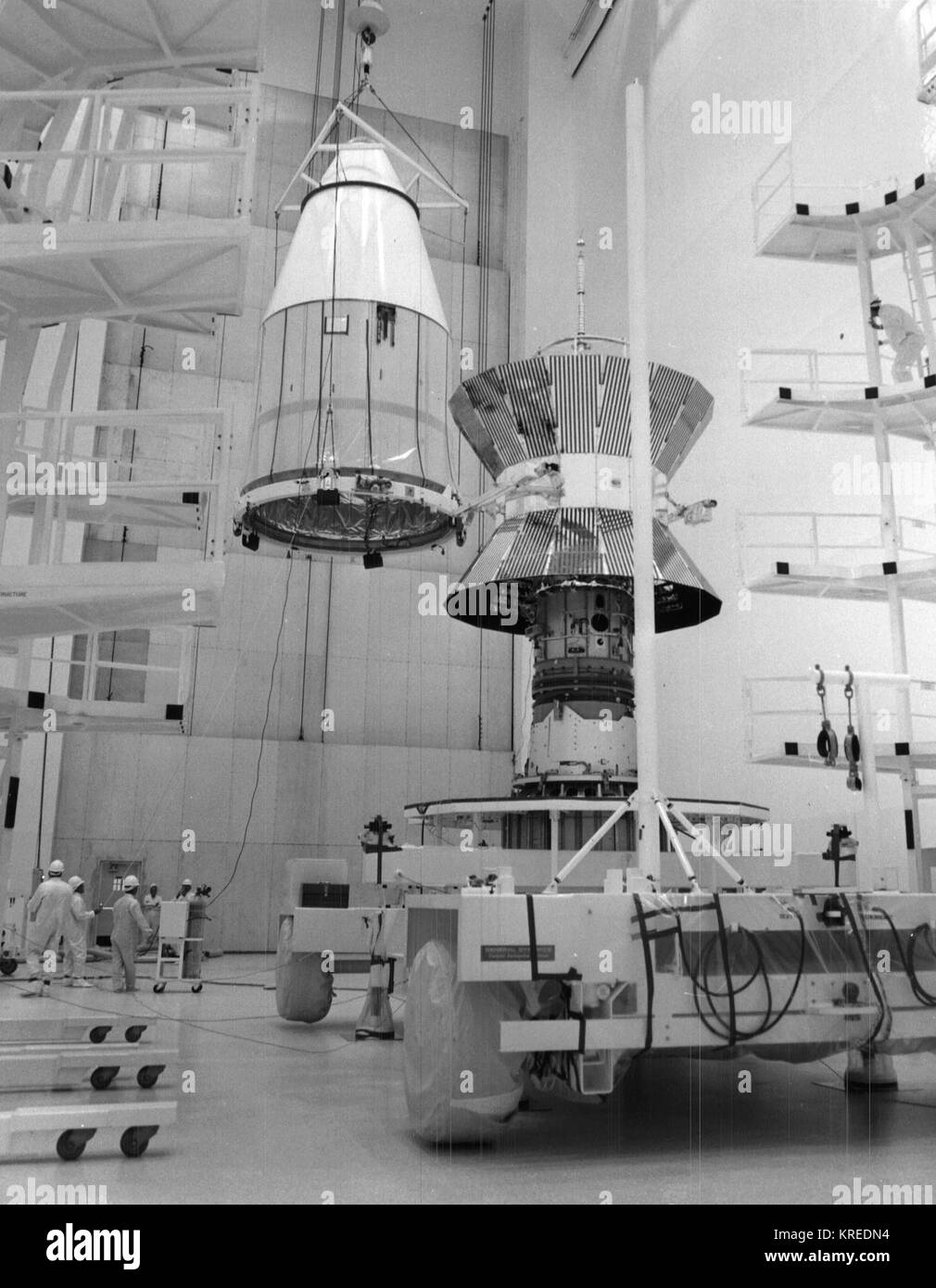 Helios 2 spacecraft hi-res stock photography and images - Alamy