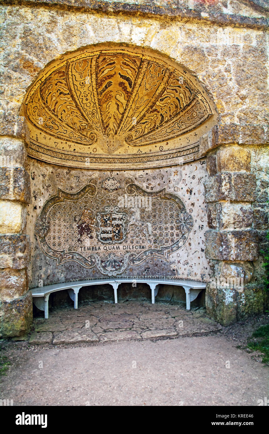 An alcove garden hi-res stock photography and images - Alamy