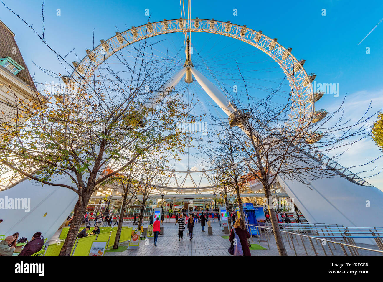 LONDON, UNITED KINGDOM - NOVEMBER 07: View of the London Eye ferris ...
