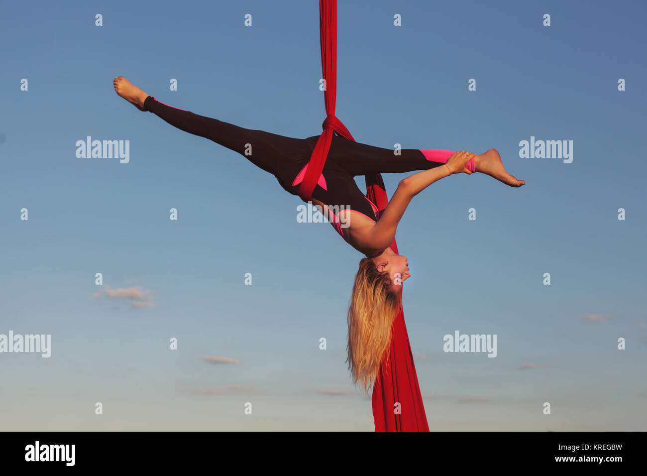 Acrobatic Pose Stock Photos & Acrobatic Pose Stock Images - Alamy