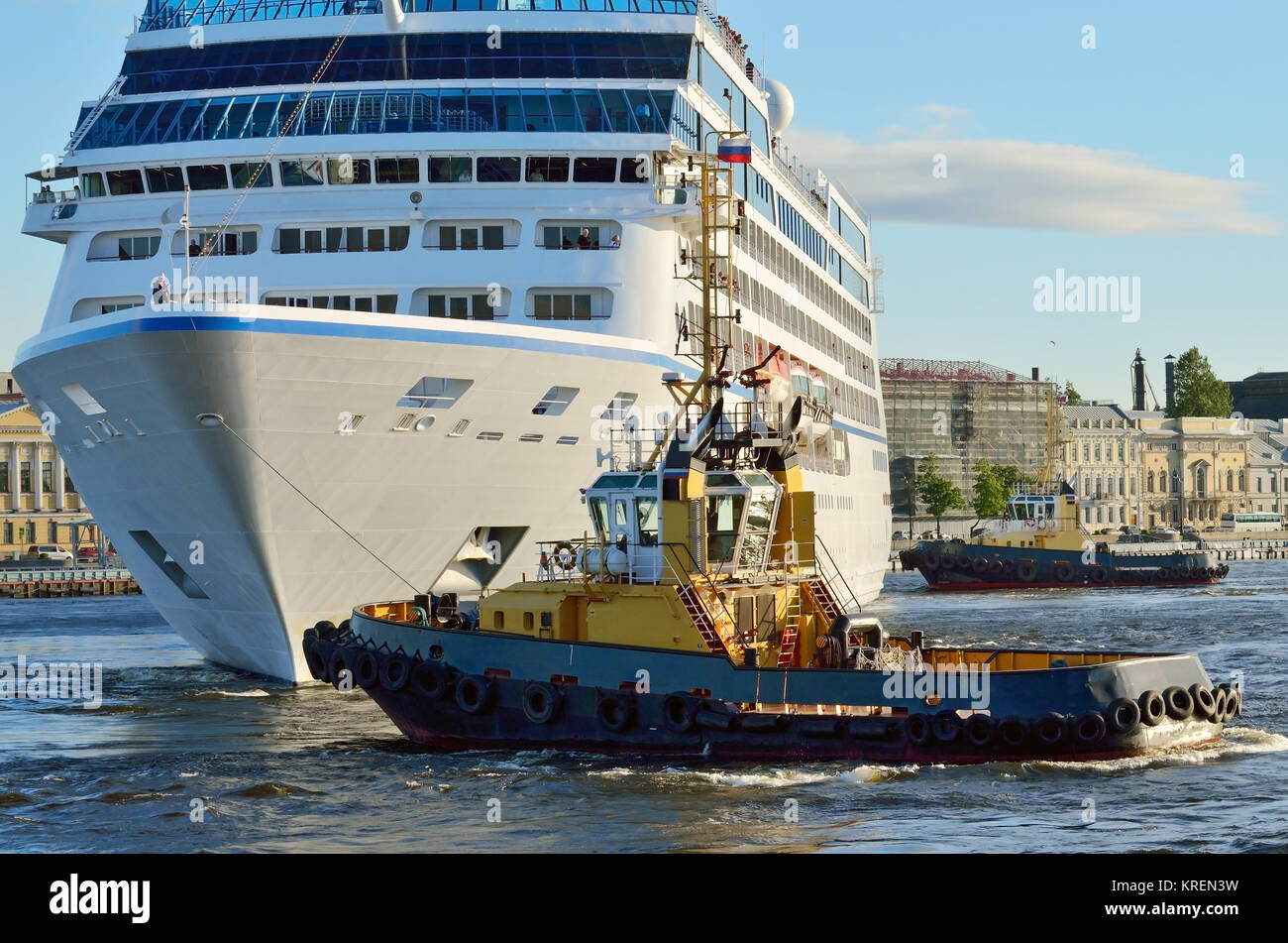 The boat pulls the rope a tourist ship from the pier Stock Photo - Alamy