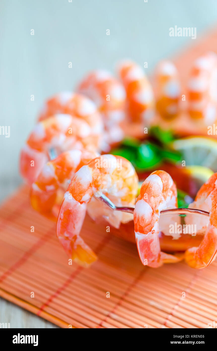 Prawn cocktail bowl lemon hi-res stock photography and images - Alamy