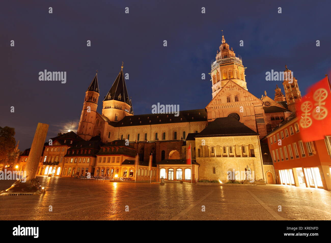 The high cathedral st martin of mainz hi-res stock photography and ...