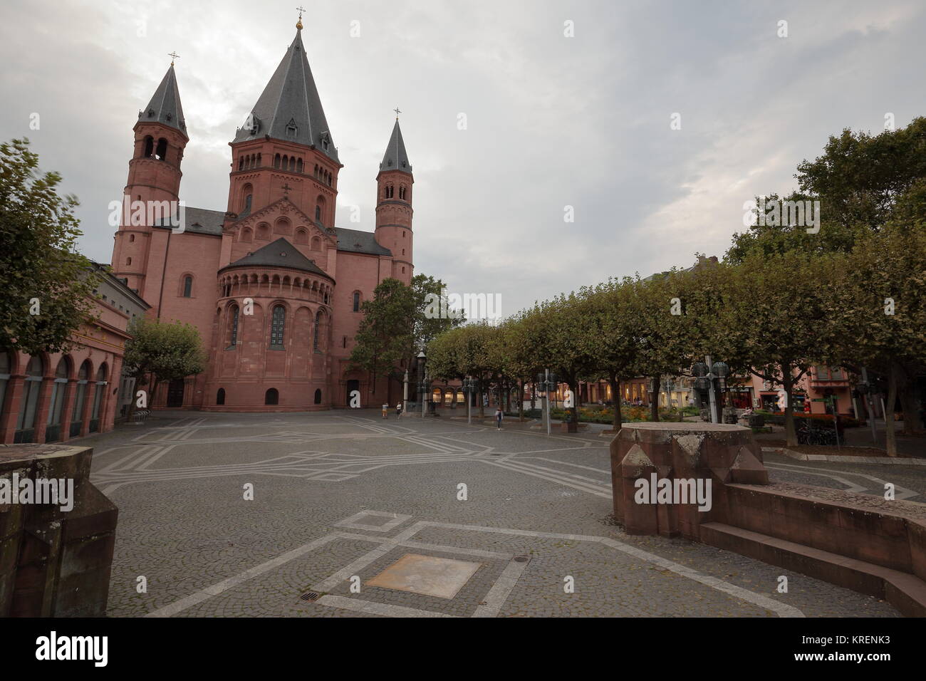 The high cathedral st martin of mainz hi-res stock photography and ...