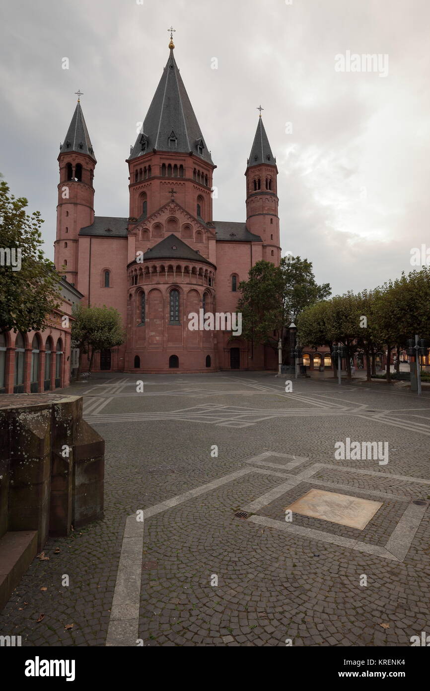 The high cathedral st martin of mainz hi-res stock photography and ...