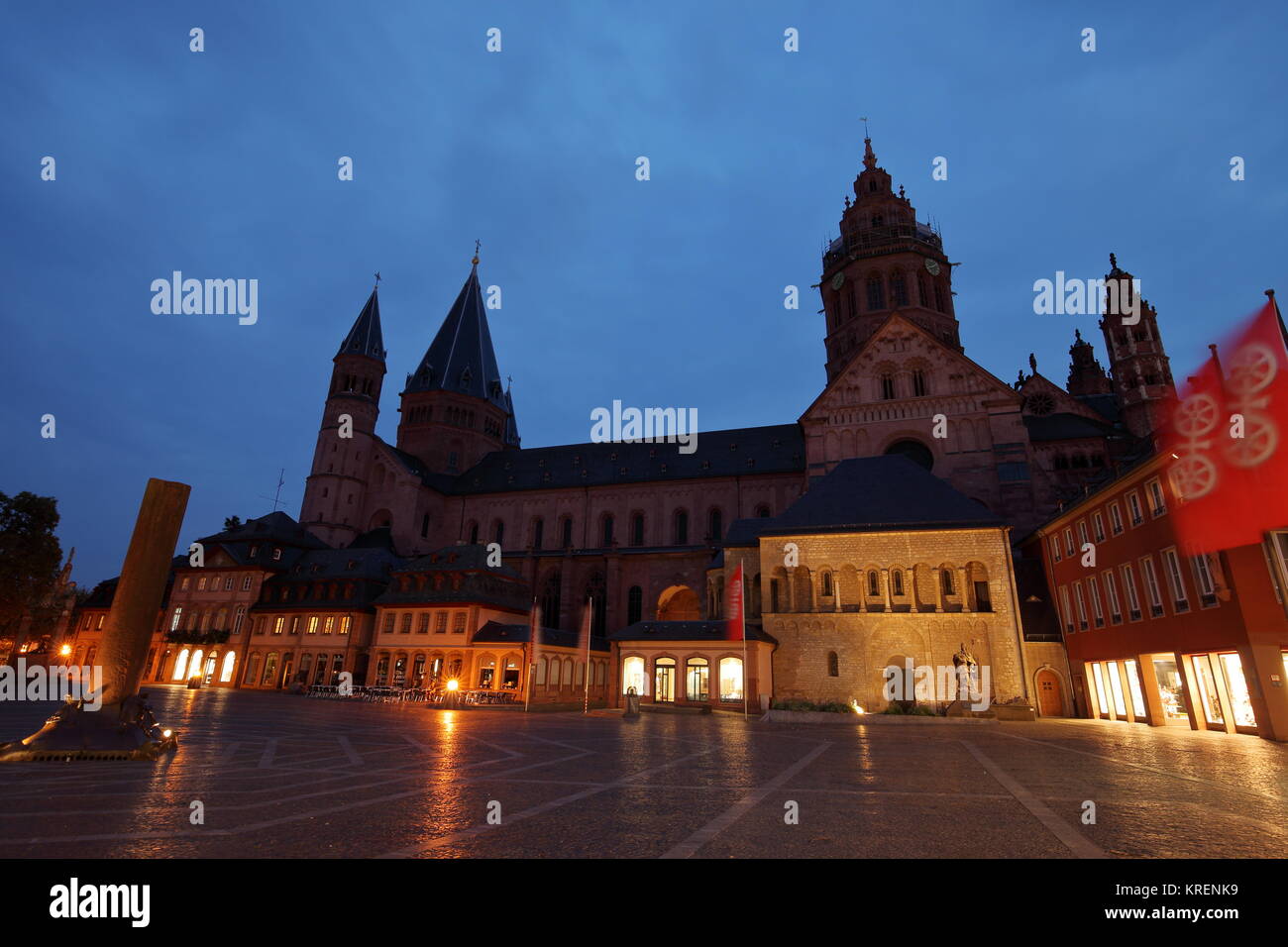 The high cathedral st martin of mainz hi-res stock photography and ...