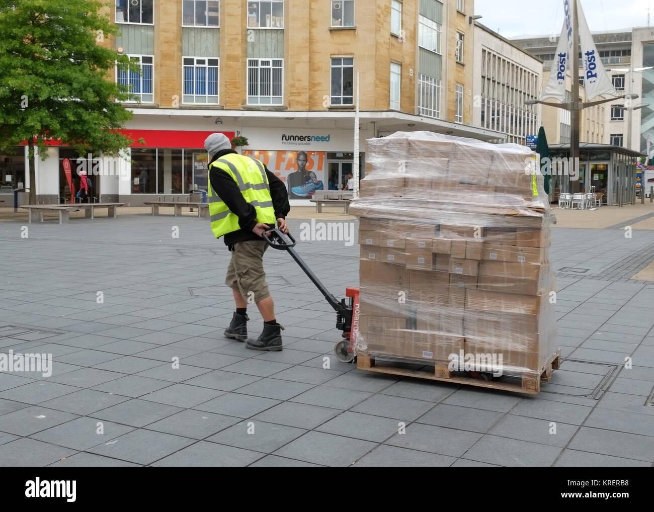 Pallet load hi-res stock photography and images - Alamy