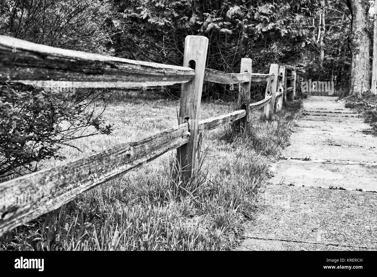 Split rail fence in Black and White Stock Photo - Alamy