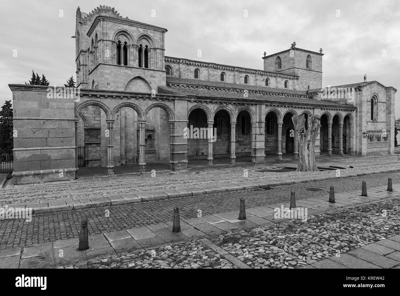 Portico romanico hi-res stock photography and images - Alamy
