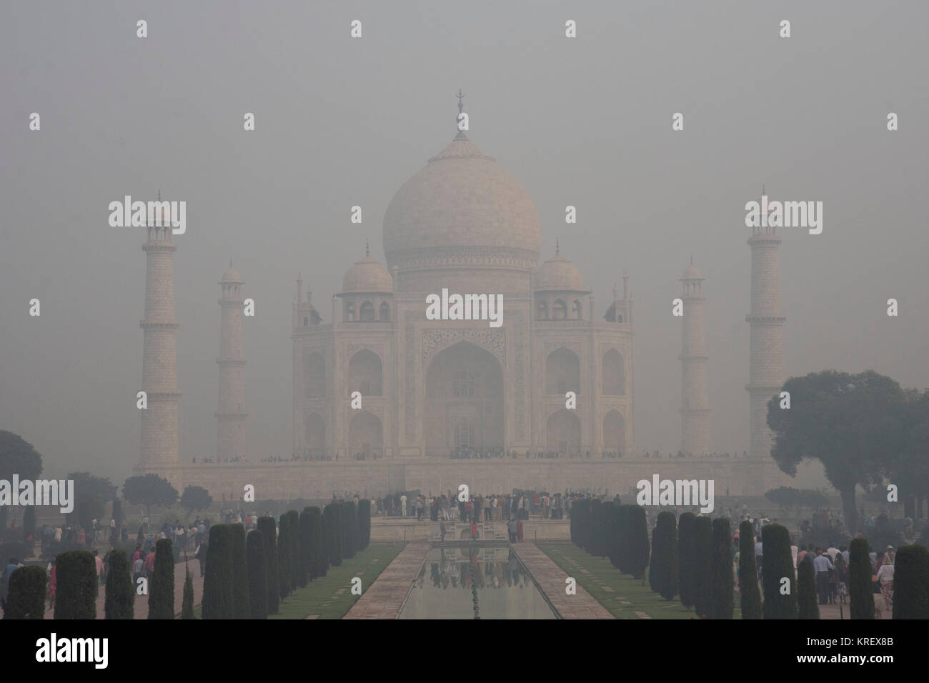 Air pollution at the Taj Mahal, in Agra, India Stock Photo - Alamy