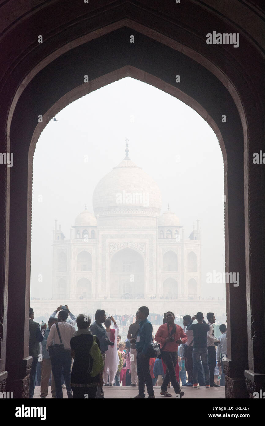 Air pollution at the Taj Mahal, in Agra, India Stock Photo - Alamy