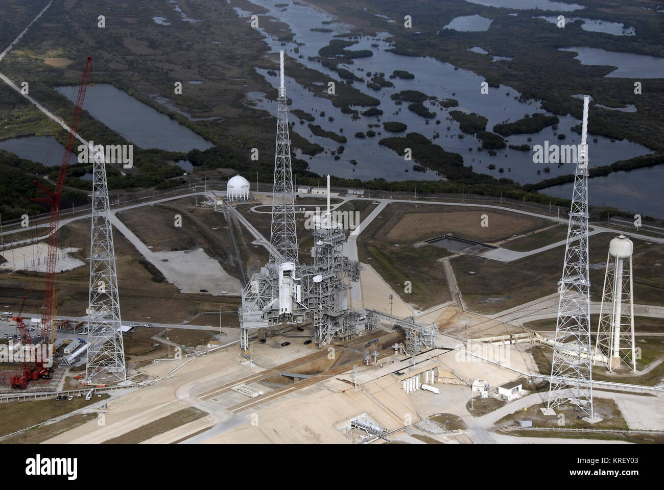 KSC Launch Pad 39B lightning mast construction 090212 Stock Photo - Alamy