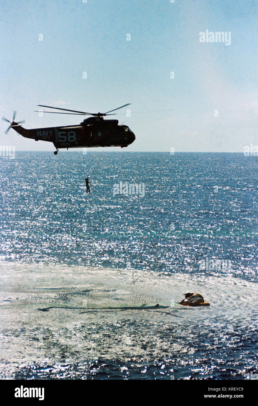 Gemini v splashdown hi-res stock photography and images - Alamy